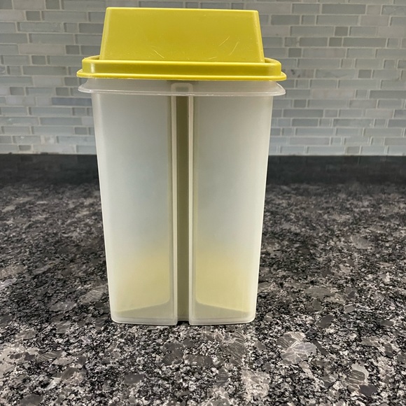 Tupperware | Kitchen | Vintage Tupperware Pick A Deli Small Il Pickle ...